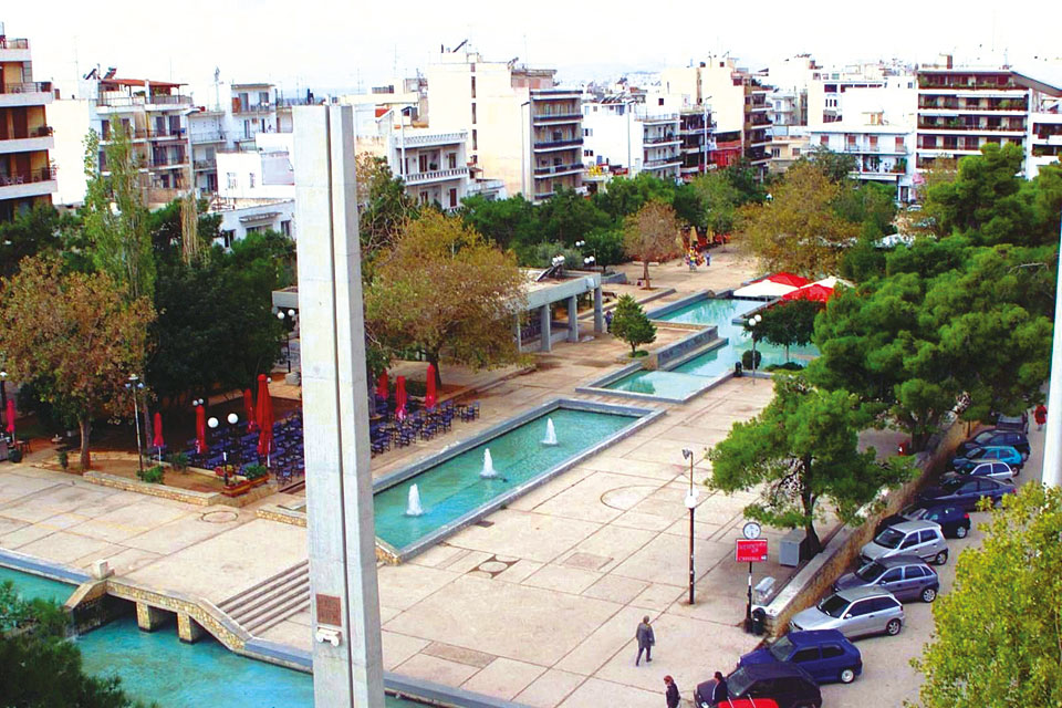 Τρόμος στη Ν.Σμύρνη: Περνάνε τρέχοντας από την πλατεία οι περαστικοί ...