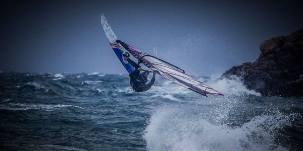 ΕΞΕΛΙΞΗ ΤΩΡΑ! Σώοι και οι τρεις σέρφερ που αγνοούνταν στον Σχινιά ...