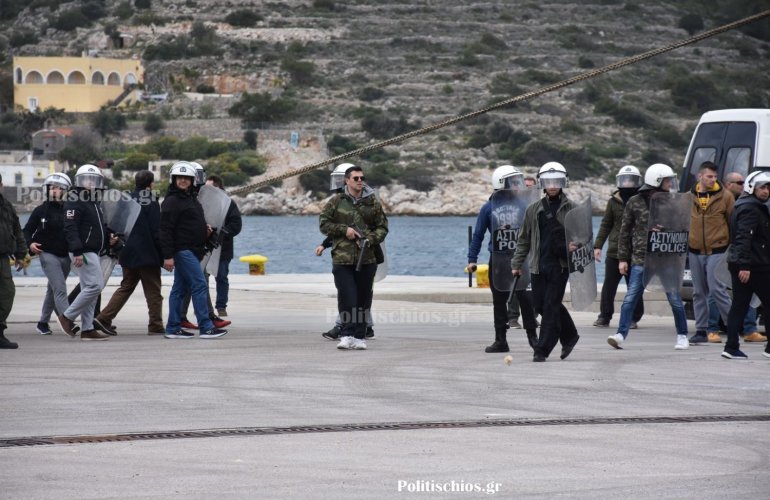 ΧΙΟΣ: ΕΦΥΓΑΝ ΣΠΑΖΟΝΤΑΣ ΑΥΤΟΚΙΝΗΤΑ ΚΑΙ ΑΠΟΚΑΛΩΝΤΑΣ ΤΟΥΣ ΧΙΩΤΕΣ ...
