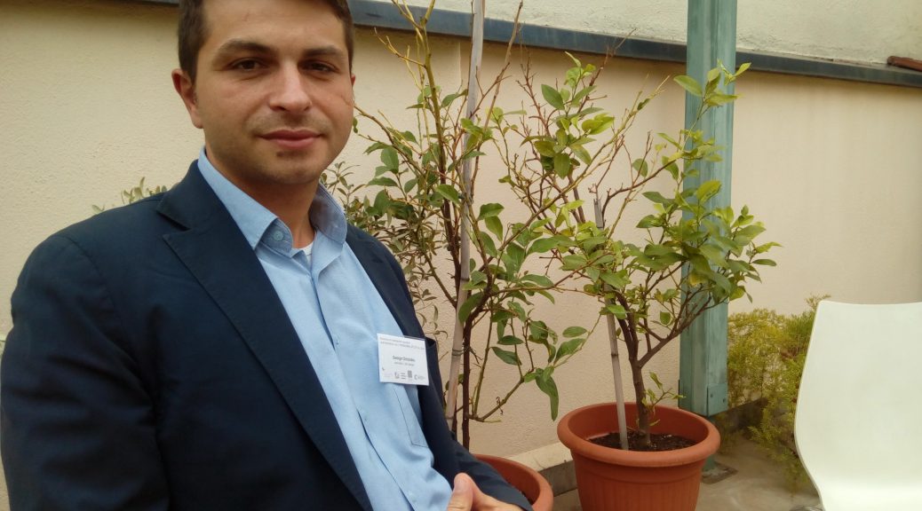 ΘΑΥΜΑΣΤΕ ΤΟΝ! Αυτός είναι ο Έλληνας γερμανοτσολιάς που μας ξεφτιλίζει ...