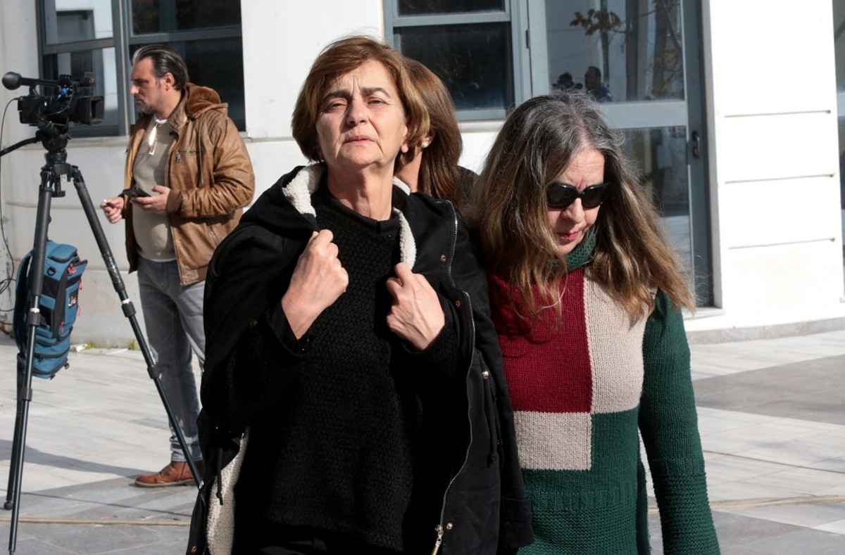 ΣΠΑΕΙ ΚΑΙ ΤΙΣ ΠΕΤΡΕΣ Η ΧΑΡΟΚΑΜΕΝΗ ΜΑΝΑ ΤΗΣ ΕΛΕΝΗΣ! «ΕΓΩ ΚΑΤΑΔΙΚΑΣΤΗΚΑ ...