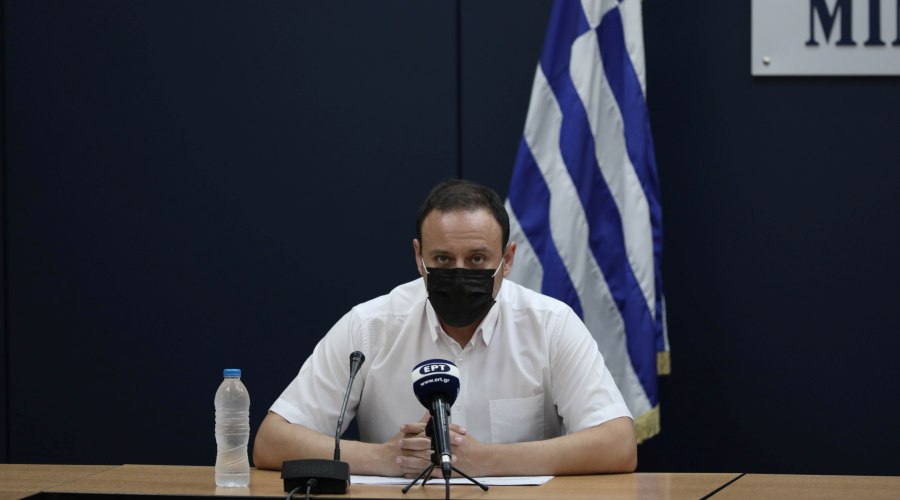 ΑΠΟΛΟΓΕΙΤΑΙ Ο “ΝΕΚΡΟΘΑΦΤΗΣ” ΠΙΣΩ ΑΠΟ ΤΗ ΜΑΣΚΑ, ΜΕΤΑ ΤΟ ΚΑΤΕΒΑΣΜΑ ΤΩΝ ...