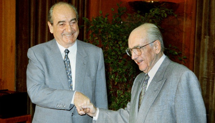 ΙΣΤΟΡΙΚΟ ΝΤΟΚΟΥΜΕΝΤΟ: ΜΕ ΤΗΝ ΑΠΟΦΑΣΗ ΤΟΥ Ο ΚΟΥΛΗΣ ΕΚΤΕΛΕΙ ΚΑΤΑ ΓΡΑΜΜΑ ...