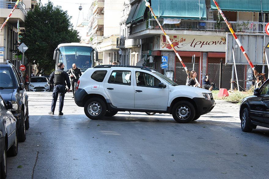 ΑΔΕΣΠΟΤΕΣ ΣΦΑΙΡΕΣ ΣΤΟ ΚΕΝΤΡΟ ΤΗΣ ΑΘΗΝΑΣ – ΕΠΕΣΑΝ ΠΥΡΟΒΟΛΙΣΜΟΙ ΜΕΤΑΞΥ Γ ...