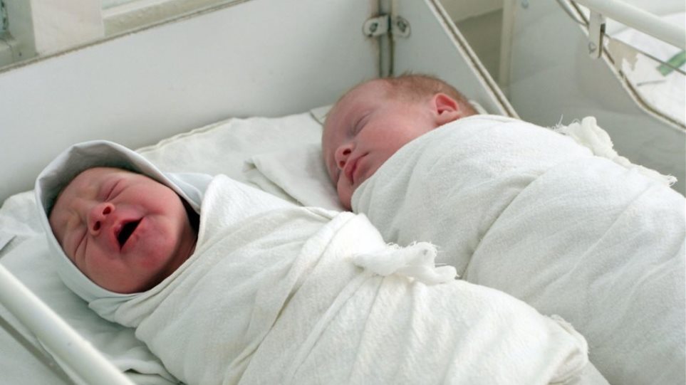 Παραπάνω από το 50% των γυναικών στην Ελλάδα γεννούν με καισαρική ...