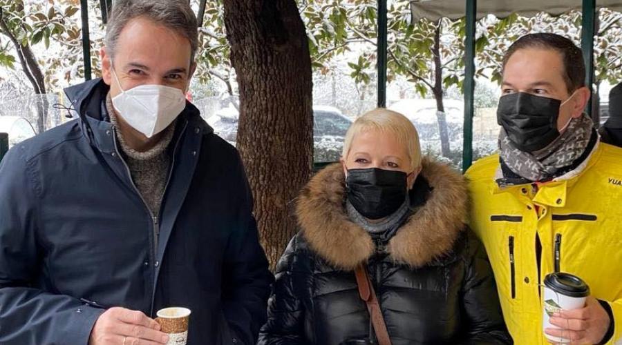 O ΠΡΩΘΥΠΟΥΡΓΟΣ ΤΗΣ ΔΙΑΛΥΜΕΝΗΣ ΧΩΡΑΣ ΠΙΝΕΙ ΕΣΠΡΕΣΣΑΚΙ ΜΕ ΤΗΝ ...