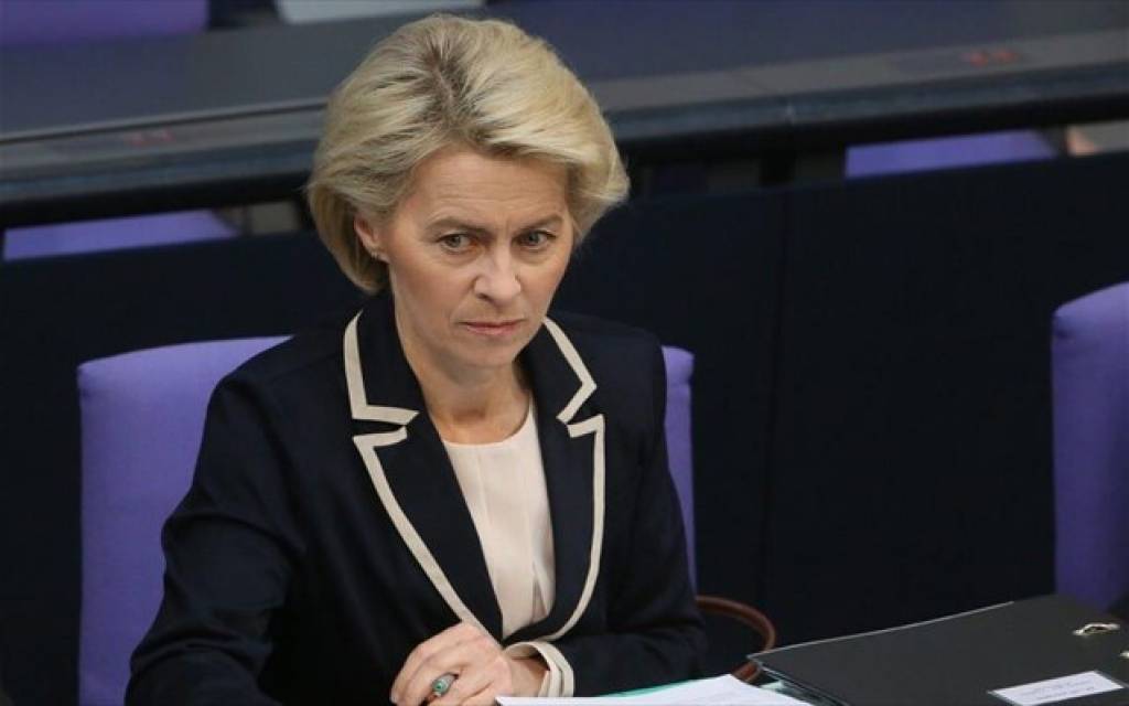 Ούρσουλα Φον Ντερ Λάιεν: “Εάν μια εταιρεία δεν παραδίδει, δεν μπορούμε ...