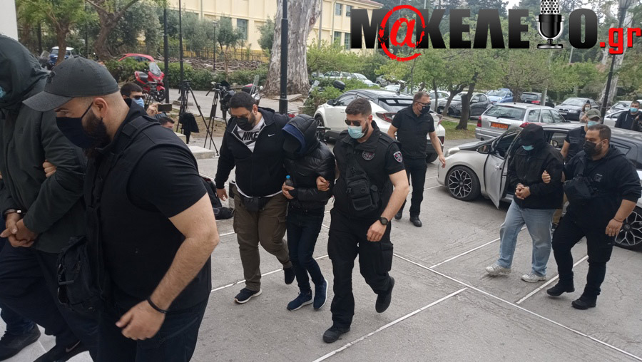 ΕΝΩΠΙΟΝ ΤΟΥ ΕΙΣΑΓΓΕΛΕΑ ΑΥΤΗ ΤΗΝ ΩΡΑ Ο ΜΕΝΙΟΣ ΦΟΥΡΘΙΩΤΗΣ ΜΕ ΧΕΙΡΟΠΕΔΕΣ ...