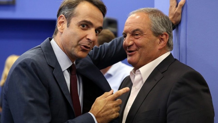 ΞΕΦΟΥΣΚΩΣΕ Ο… ΜΠΟΥΧΕΣΑΣ ΚΑΡΑΜΑΝΛΗΣ ΚΑΙ ΠΑΡΑΔΟΘΗΚΕ ΣΤΟΝ ΠΡΟΔΟΤΗ ΚΟΥΛΗ ...