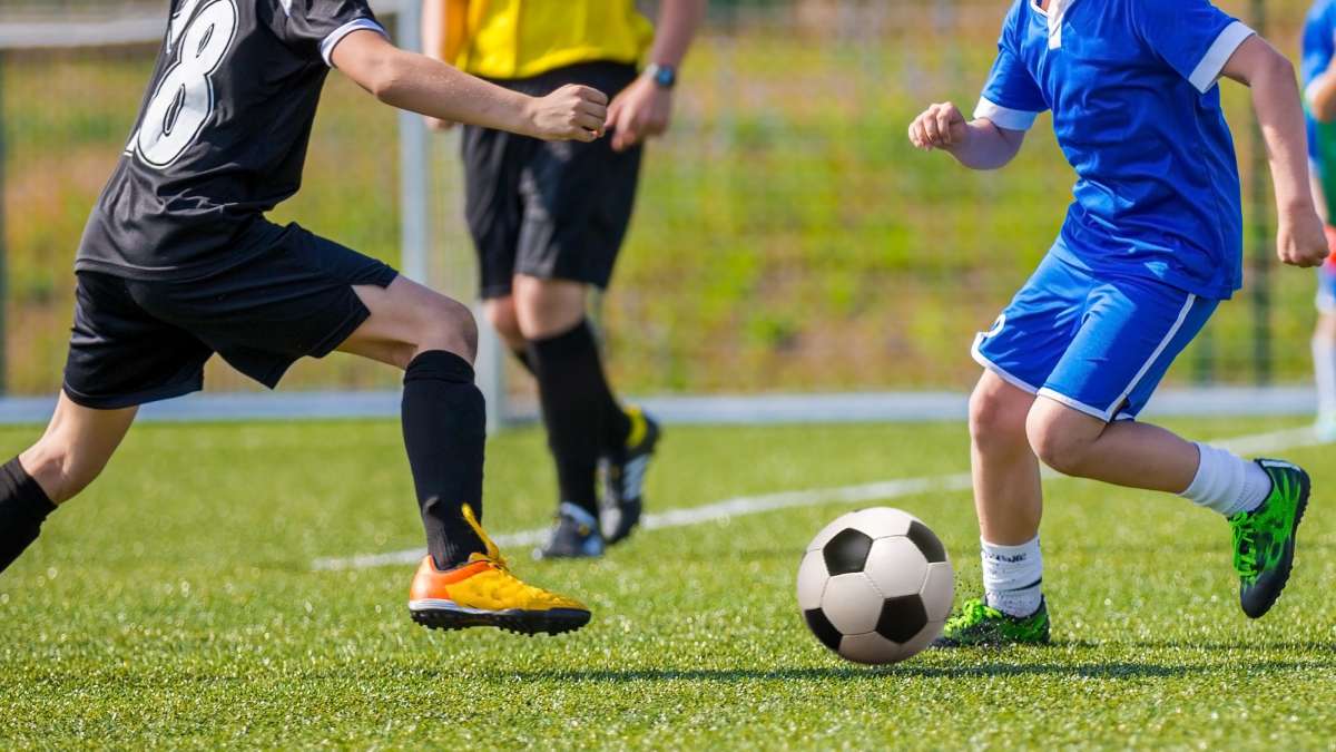 Ο απινιδωτής του φούρναρη έσωσε τη ζωή του 14χρονου που κατέρρευσε σε ...