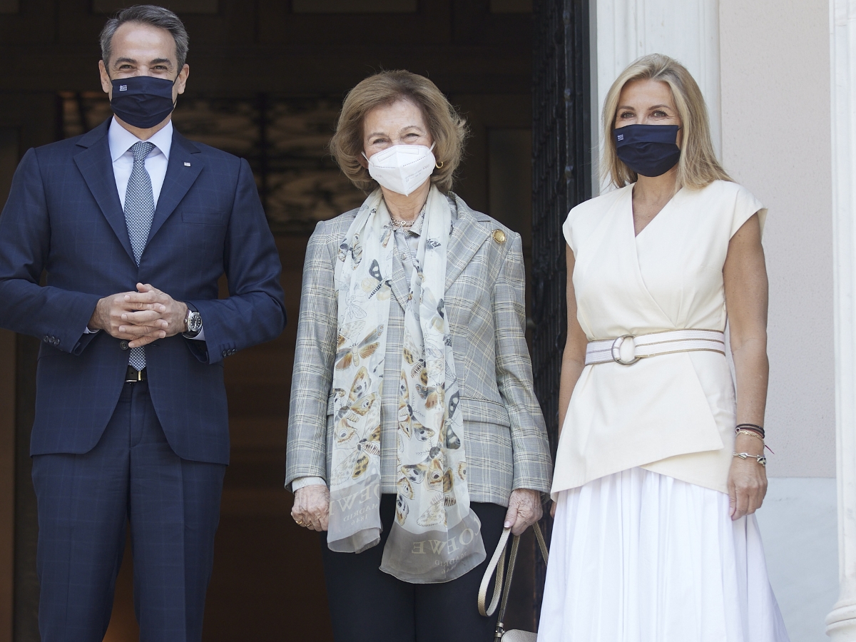 EΠΕΣΕ ΣΤΗΝ ΑΓΚΑΛΙΑ ΤΟΥ ΚΟΥΛΗ Η ΚΕΡΑΤΩΜΕΝΗ ΓΙΑ ΝΑ ΒΡΕΙ ΠΑΡΗΓΟΡΙΑ ...