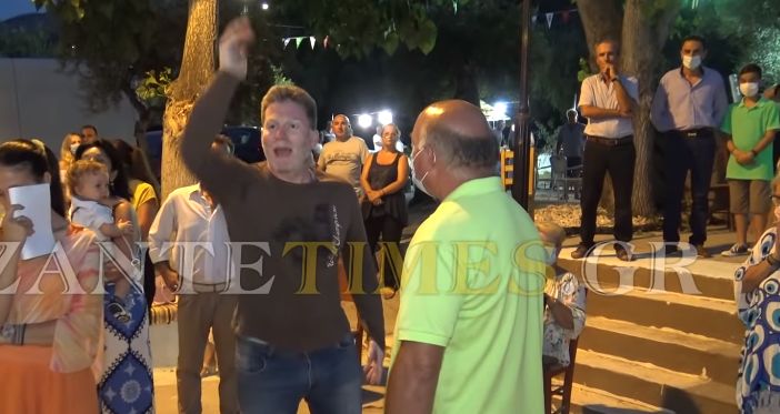 ΧΑΜΟΣ ΣΕ ΕΚΚΛΗΣΙΑ ΣΤΗ ΖΑΚΥΝΘΟ! ΠΗΓΑΝ ΝΑ ΠΙΑΣΤΟΥΝ ΣΤΑ ΧΕΡΙΑ ΙΕΡΕΑΣ ΜΕ ...