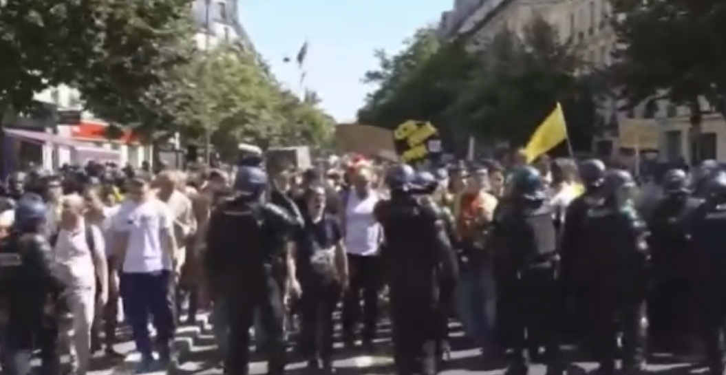 ΔΕΙΧΝΟΥΝ ΤΟΝ ΔΡΟΜΟ ΣΕ ΟΛΟΥΣ ΤΟΥΣ ΕΥΡΩΠΑΙΟΥΣ – ΣΤΟΥΣ ΔΡΟΜΟΥΣ ΟΙ ΓΑΛΛΟΙ ...