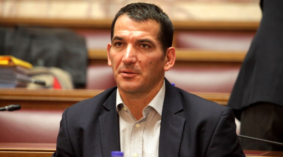 “ΘΑ ΕΠΙΣΤΡΕΨΩ ΑΠΟ ΤΙΣ ΗΠΑ ΓΙΑ ΝΑ ΑΝΑΛΑΒΩ ΤΗΝ ΑΡΣΗ ΒΑΡΩΝ”. ΤΟ ΠΑΙΖΕΙ ...