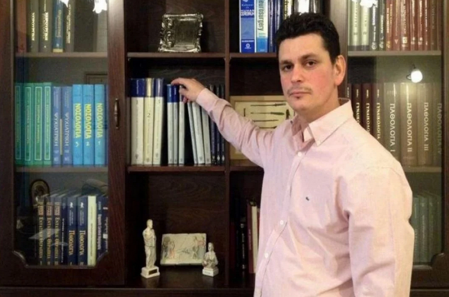 ΑΠΙΣΤΕΥΤΟ! ΚΑΤΑΝΤΗΣΑΝ ΤΟΝ ΚΟΡΥΦΑΙΟ ΝΕΥΡΟΧΕΙΡΟΥΡΓΟ ΤΗΣ ΧΩΡΑΣ ΝΑ ΒΛΕΠΕΙ ...