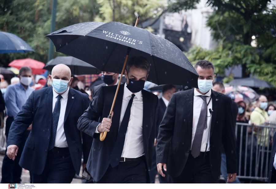 “ΚΛΑΜΑ” ΣΤΟ ΔΙΑΔΙΚΤΥΟ ΜΕ ΤΟΝ ΚΟΥΛΗ ΤΟΝ “ΤΟΥΡΙΣΤΑ” ΠΟΥ ΤΣΕΠΩΝΕΙ ΟΜΠΡΕΛΕΣ ...