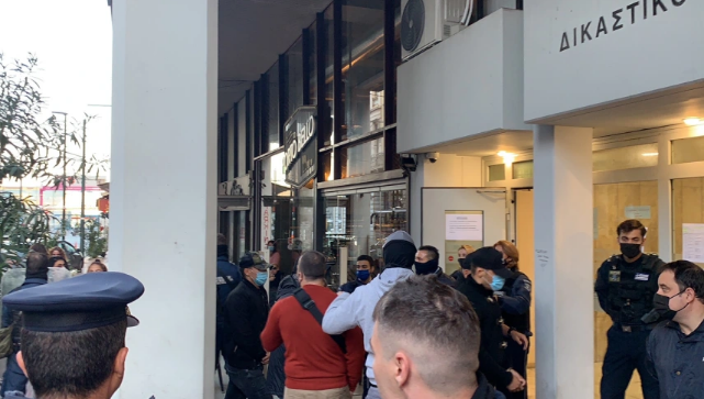 ΣΤΑ ΔΙΚΑΣΤΗΡΙΑ ΤΟΥ ΠΕΙΡΑΙΑ ΟΙ ΕΦΤΑ ΑΣΤΥΝΟΜΙΚΟΙ ΠΟΥ ΣΥΜΜΕΤΕΙΧΑΝ ΣΤΗΝ ...