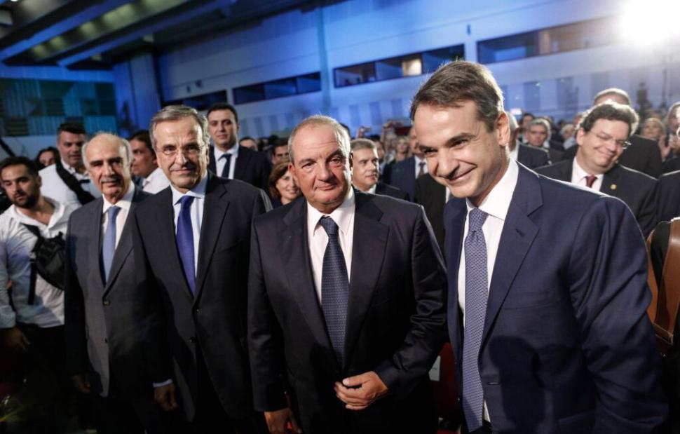 ΑΓΚΑΛΙΤΣΕΣ ΚΑΙ ΦΙΛΑΚΙΑ. ΟΛΟΙ ΦΙΛΟΙ ΔΗΜΟΣΙΑ ΚΑΙ ΣΤΟ ΠΑΡΑΣΚΗΝΙΟ ΣΦΑΖΟΝΤΑΙ ...