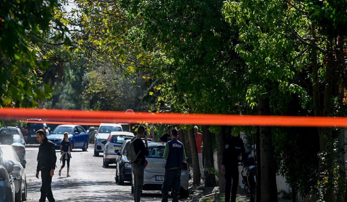 ΔΕΝ ΞΕΡΟΥΜΕ ΤΙ ΕΧΟΥΜΕ ΣΤΗ ΔΙΠΛΑΝΗ ΜΑΣ ΠΟΡΤΑ!!!! ΤΡΕΛΑΡΑΣ ΜΕΧΡΙ ΤΟ ...