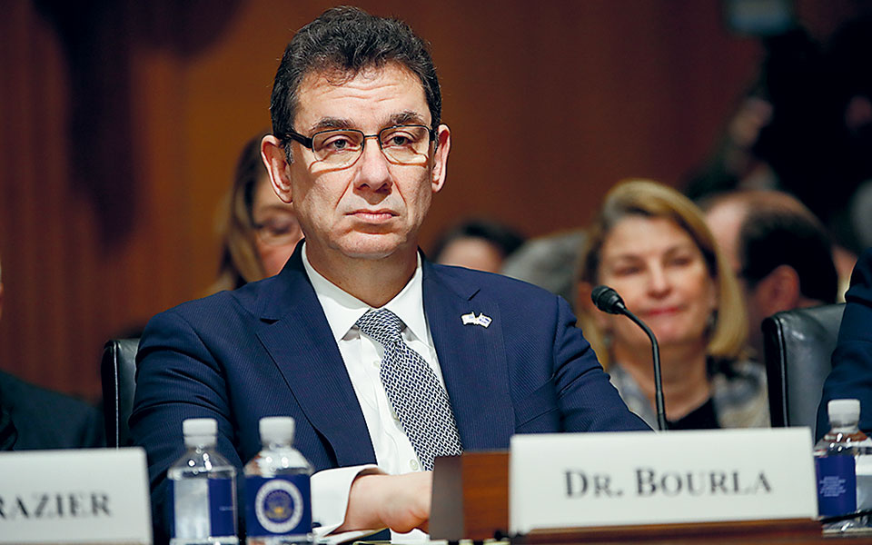 “Ο ΔΙΕΥΘΥΝΩΝ ΣΥΜΒΟΥΛΟΣ ΤΗΣ PFIZER, AΛΜΠΕΡΤ ΜΠΟΥΡΛΑ, ΣΥΝΕΛΗΦΘΗ ΑΠΟ ΤΟ ...