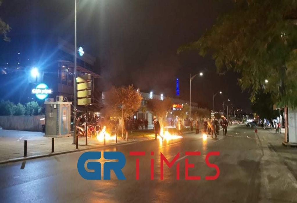 ΔΕΙΤΕ LIVE ΕΙΚΟΝΑ: ΘΕΣΣΑΛΟΝΙΚΗ: “ΒΡΟΧΗ” ΑΠΟ ΜΟΛΟΤΟΦ, ΠΕΤΡΟΠΟΛΕΜΟΣ ΚΑΙ ...