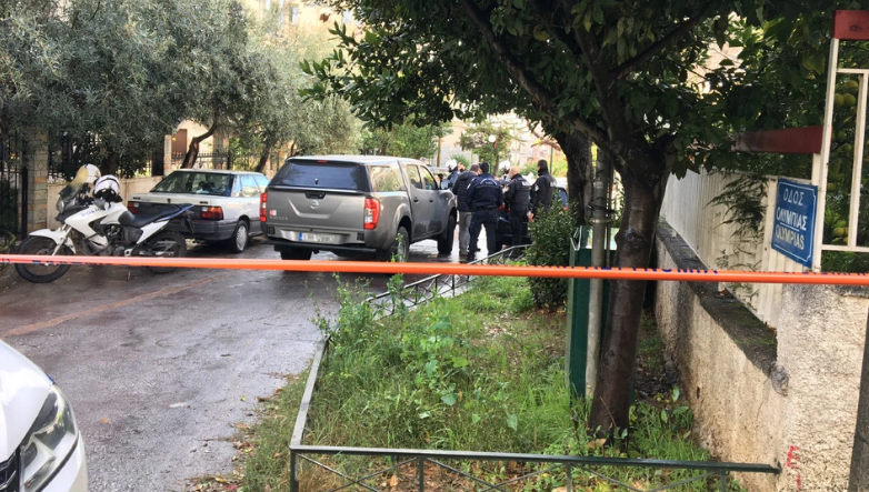 ΟΙΚΟΓΕΝΕΙΑΚΗ ΤΡΑΓΩΔΙΑ ΣΤΟ ΝΕΟ ΗΡΑΚΛΕΙΟ – ΣΚΟΤΩΣΕ ΤΗΝ ΑΔΕΛΦΗ ΤΟΥ ΚΑΙ ...