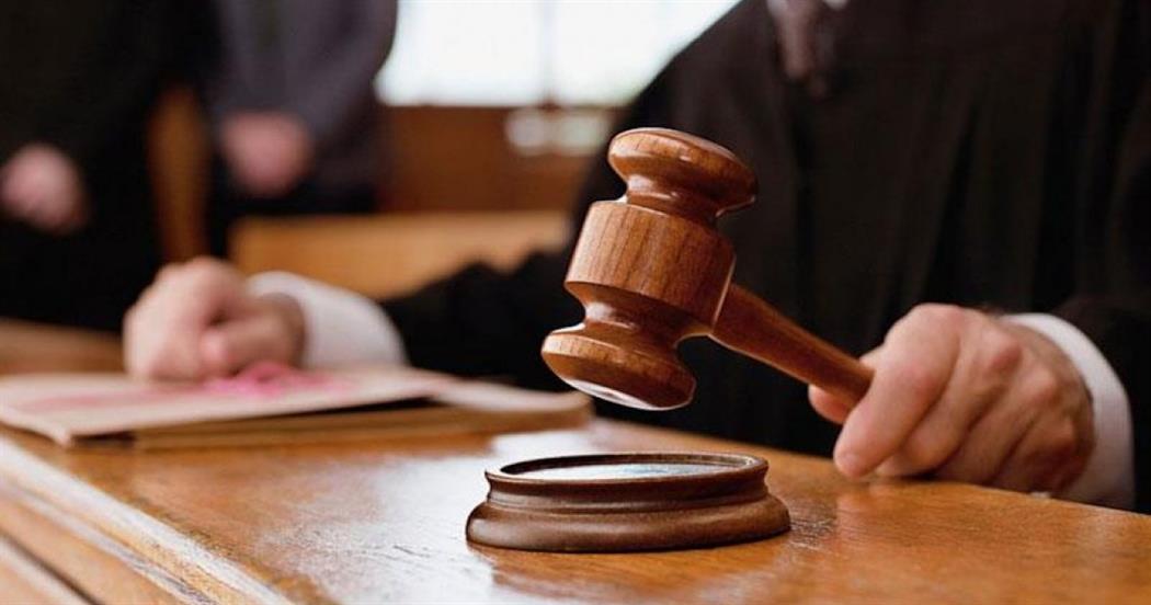 ΥΠΑΛΛΗΛΟΣ Ο ΟΠΟΙΟΣ ΕΝ ΓΝΩΣΕΙ ΤΟΥ ΕΞΕΘΕΣΕ ΣΕ ΔΙΩΞΗ ΑΘΩΟ ΤΙΜΩΡΕΙΤΑΙ ΜΕ ...
