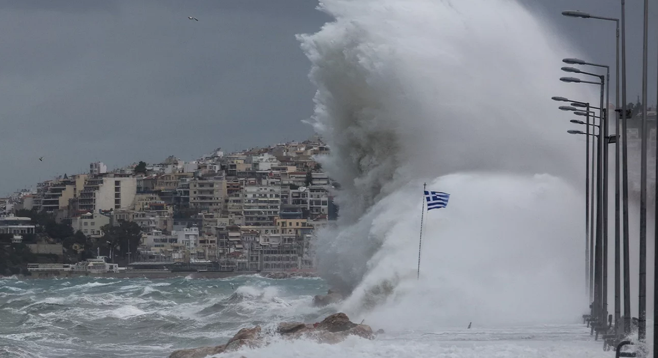ΔΕΙΤΕ LIVE!!! Η ΚΑΚΟΚΑΙΡΙΑ ΔΙΑΛΥΕΙ ΤΗ ΧΩΡΑ – “ΠΝΙΓΟΝΤΑΙ” ΑΡΚΕΤΕΣ ...