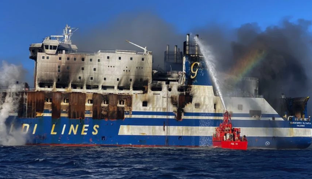 ΡΑΓΔΑΙΕΣ ΕΞΕΛΙΞΕΙΣ ΓΙΑ ΤΗΝ ΦΩΤΙΑ ΣΤΟ ΠΛΟΙΟ ΣΤΗΝ ΚΕΡΚΥΡΑ – ΣΥΝΕΛΗΦΘΗΣΑΝ ...