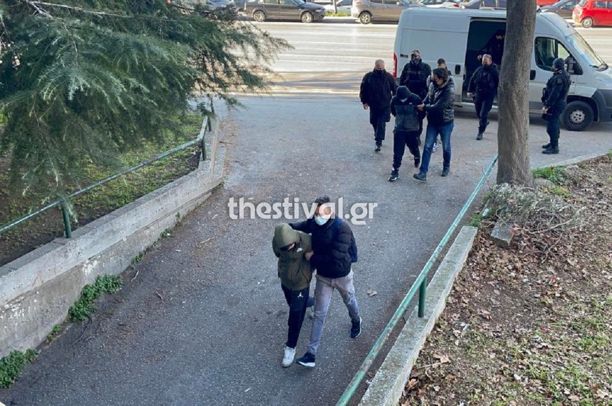 ΡΑΓΔΑΙΕΣ ΕΞΕΛΙΞΕΙΣ! Ο 21ΧΡΟΝΟΣ ΜΕ ΤΟ ΔΡΕΠΑΝΙ ΑΠΟΚΑΛΥΨΕ ΤΟΝ ΔΟΛΟΦΟΝΟ ΤΟΥ ...