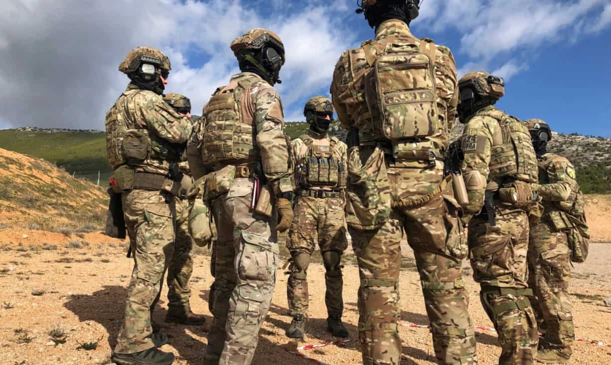 ΦΕΡΝΕΙ ΤΟΝ ΠΟΛΕΜΟ ΣΤΗΝ ΕΛΛΑΔΑ!!! Ο ΚΟΥΛΗΣ ΣΤΕΛΝΕΙ ΚΑΙ ΣΤΡΑΤΟ ΣΤΗΝ ...