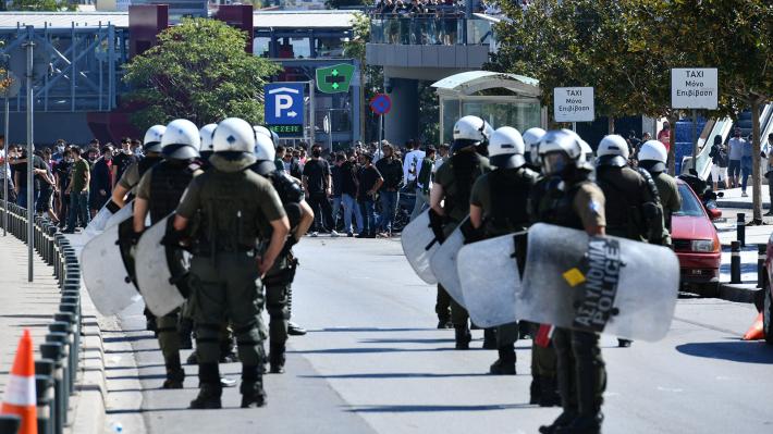 ΣΟΚ. ΜΙΛΑΣ; ΦΥΛΑΚΗ. ΑΝΤΙΔΡΑΣ; ΦΥΛΑΚΗ. ΑΠΕΡΓΕΙΣ; ΦΥΛΑΚΗ. ΦΩΝΑΖΕΙΣ ΓΙΑ ΝΑ ...