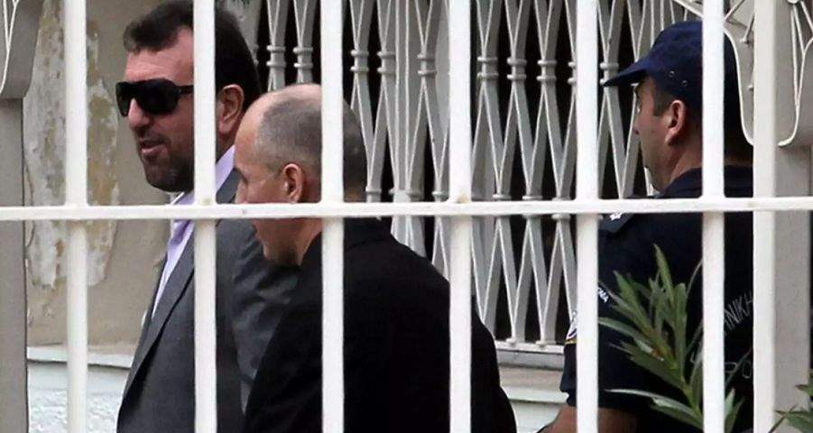 ΝΕΟ ΒΙΝΤΕΟ «ΦΩΤΙΑ». ΑΞΙΩΜΑΤΟΥΧΟΣ ΤΟΥ ΜΑΞΙΜΟΥ: «ΒΡΕΣ ΜΟΥ ΤΣΕΤΣΕΝΟΥΣ ...