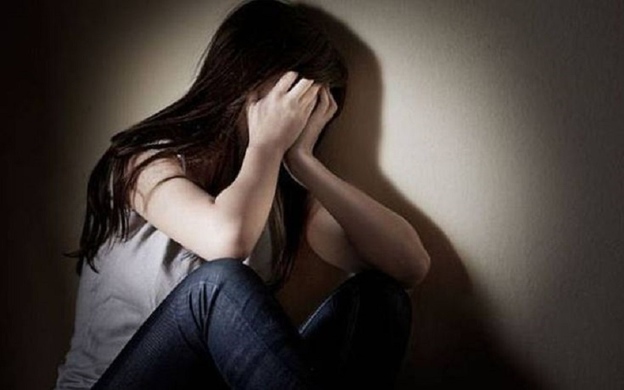 ΚΥΨΕΛΗ: ΠΑΤΕΡΑΣ ΚΛΕΙΔΩΣΕ ΤΗΝ 22ΧΡΟΝΗ ΚΟΡΗ ΤΟΥ ΣΤΟ ΥΠΟΓΕΙΟ ΓΙΑΤΙ… ΔΕΝ ...