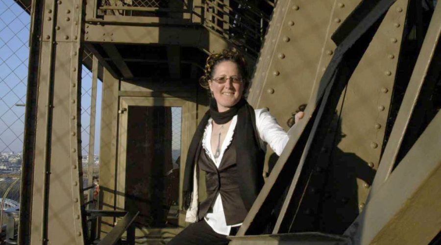 Έχει ξεφύγει ο κόσμος! Γυναίκα χώρισε… τον Πύργο του Άιφελ για να «τα ...