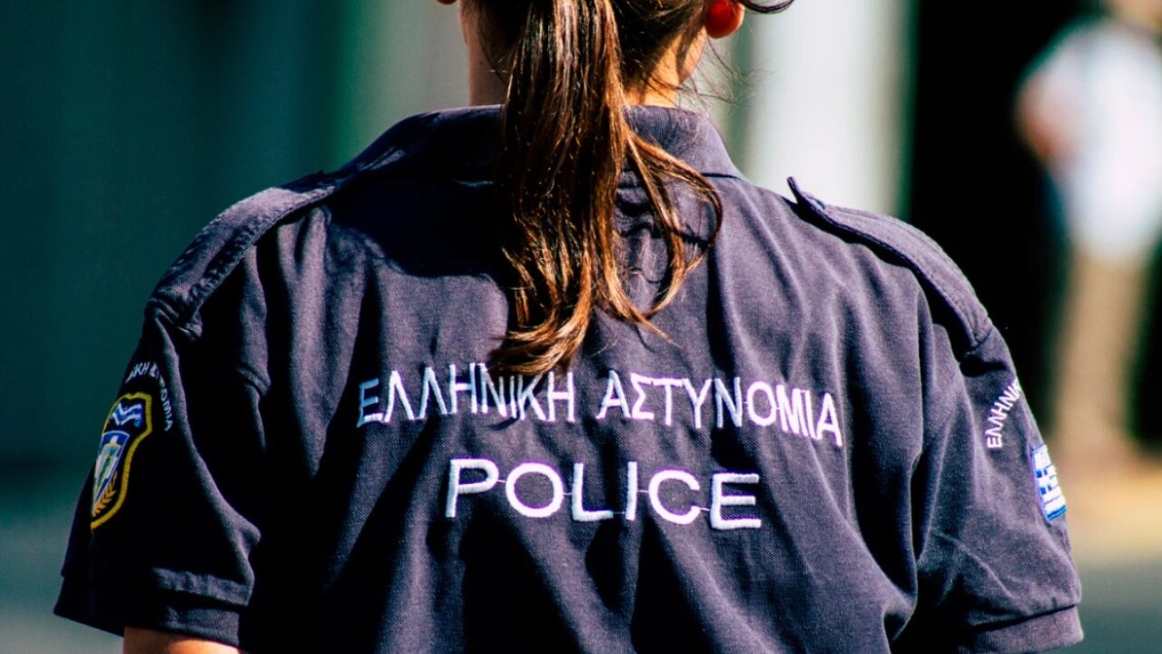 ΚΥΝΗΓΑΕΙ ΜΟΝΟ ΤΟΥΣ ΚΑΠΝΙΣΤΕΣ Ο ΚΟΥΛΗΣ: ΑΠΙΣΤΕΥΤΑ ΣΚΗΝΙΚΑ ΤΡΟΜΟΥ ΣΤΗΝ ...