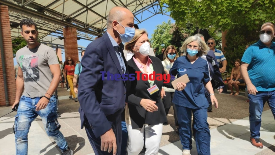 ΑΡΟΝ ΑΡΟΝ ΤΗΝ ΕΒΑΛΑΝ ΜΕΣΑ ΣΤΟ ΝΟΣΟΚΟΜΕΙΟ- ΤΑ ΑΚΟΥΣΕ ΓΙΑ ΤΑ ΚΑΛΑ Η ΜΙΝΑ ...