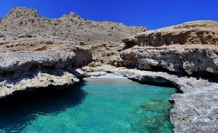 Αθερίνα: Ο μικροσκοπικός ανέγγιχτος γαλάζιος παράδεισος της Κρήτης ...