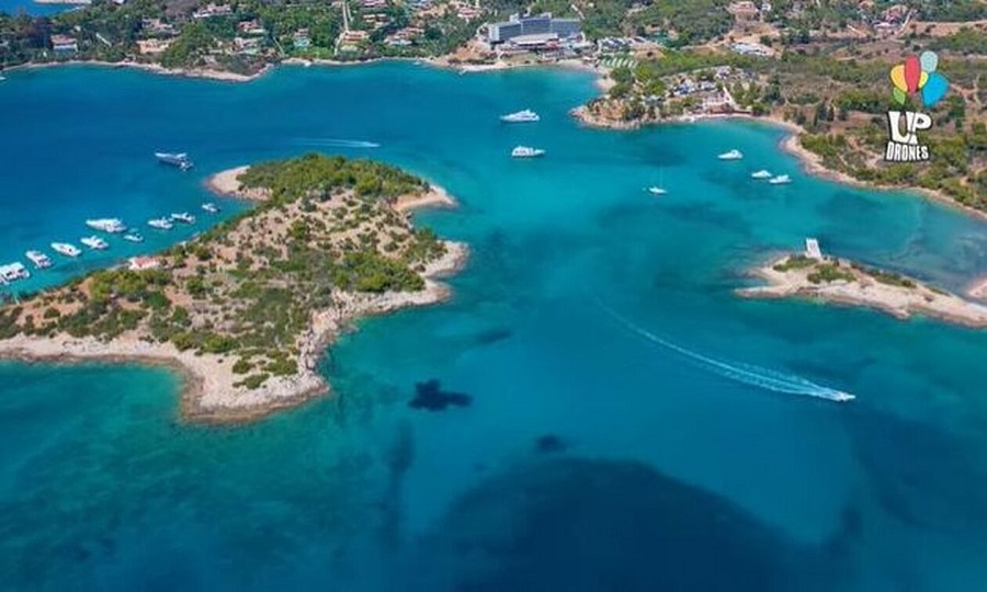 Χηνίτσα: O μαγευτικός κόλπος με τα γαλάζια νερά – Makeleio.gr