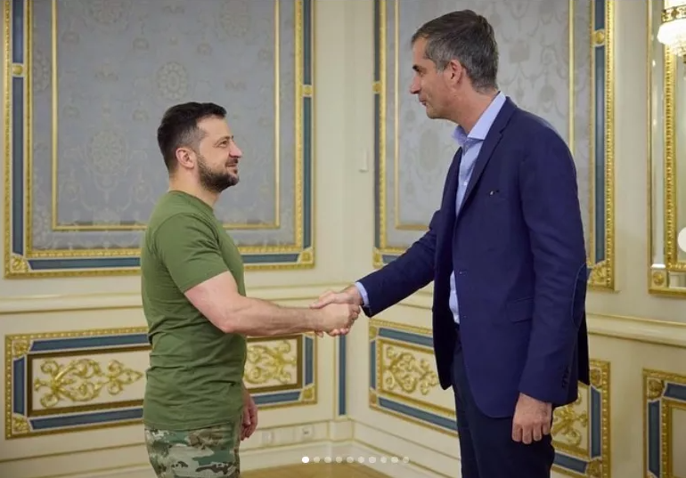 Ο ΝΤΟΡΟΓΙΟΣ ΒΡΑΒΕΥΕΙ ΝΕΟΝΑΖΙ ΚΑΘΑΡΜΑΤΑ – Ο ΜΠΑΚΟΓΙΑΝΝΗΣ ΤΙΜΗΣΕ ΤΟΝ ...