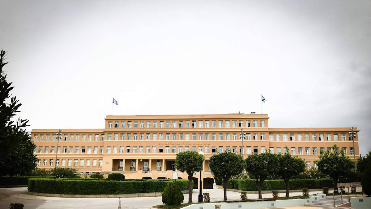 ΕΝΟΧΛΗΘΗΚΑΝ ΟΙ ΓΕΝΙΤΣΑΡΟΙ ΤΟΥ ΜΗΤΣΟΤΑΚΗ!!! Απολύθηκε εκπαιδευτικός από ...