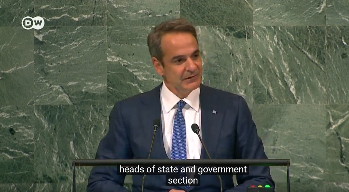 ΩΡΑ 23:05!!! ΚΑΠΟΙΟΣ ΝΑ ΤΟΝ ΚΑΤΕΒΑΣΕΙ ΑΠΟ ΤΟ ΒΗΜΑ! Άγρια μπινελίκια ...