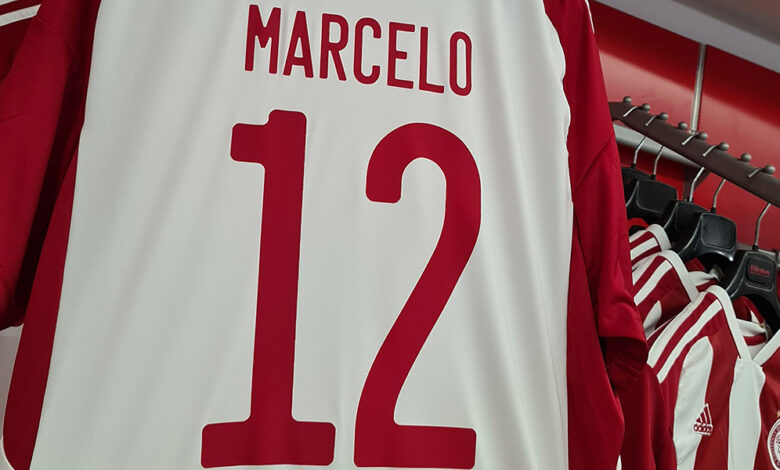 Στο «Red Store» η φανέλα του Μαρσέλο με το «12» – Makeleio.gr