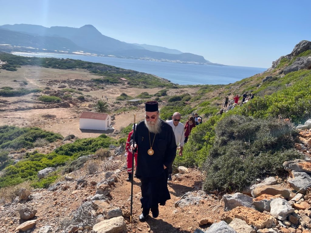 Ο Μητροπολίτης Κισάμου ξεναγήθηκε στα μοναδικά αρχαία Φαλάσαρνα ...