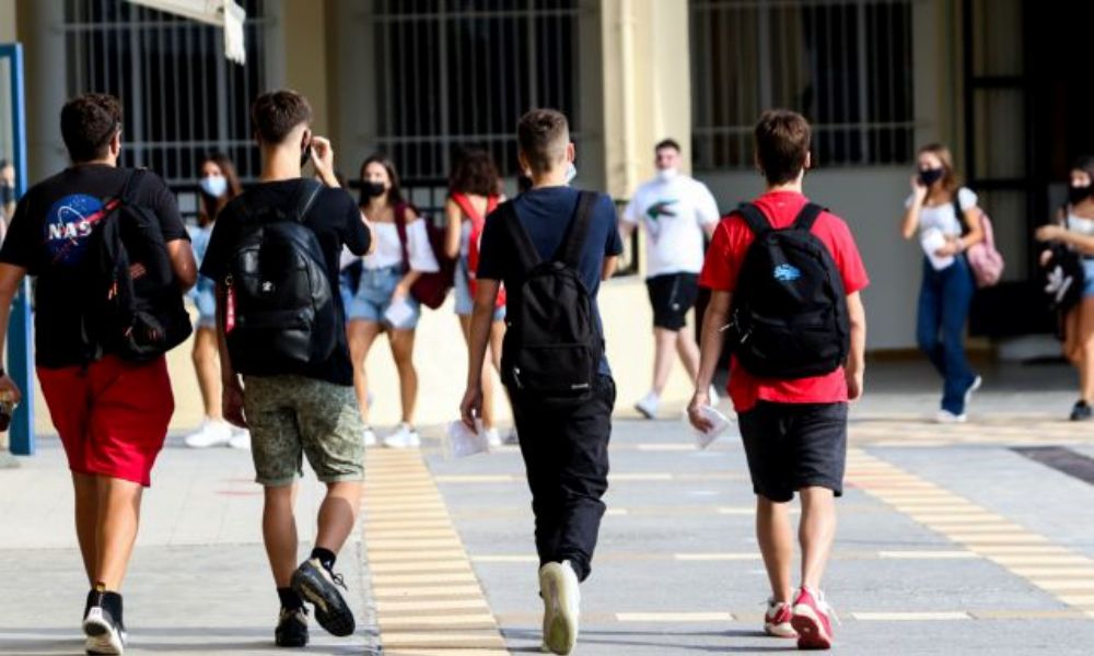 ΑΠΟ ΤΟ ΚΑΚΟ ΣΤΟ ΧΕΙΡΟΤΕΡΟ! ΝΤΑΗΣ ΜΑΘΗΤΗΣ ΣΤΗΝ ΑΡΤΑ ΑΦΗΣΕ ΑΝΑΠΗΡΟ ...