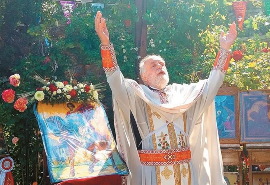 ΕΤΟΙΜΑΖΕΙ ΤΑ ΜΑΤ Ο ΙΕΡΩΝΥΜΟΣ ΓΙΑ ΝΑ ΠΕΤΑΞΕΙ ΚΑΤΩ ΑΠΟ ΤΟ ΛΥΚΑΒΗΤΤΟ ΤΟΝ ...