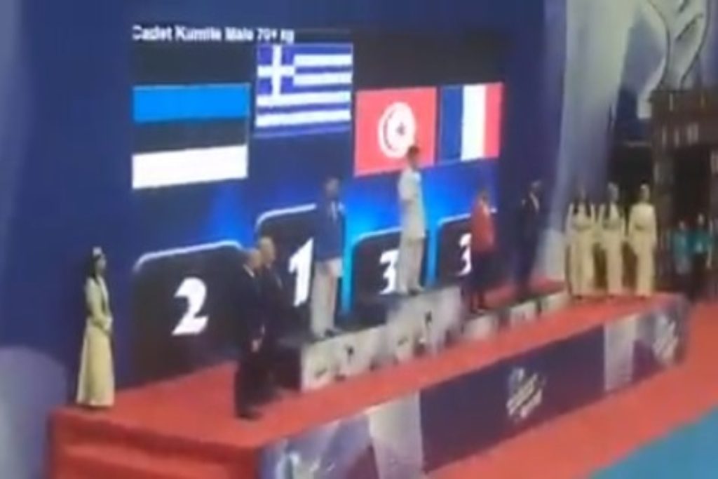 Τους πόνεσε και το έκαναν ξανά – Έκοψαν τον εθνικό ύμνο και τον έψαλε η ...