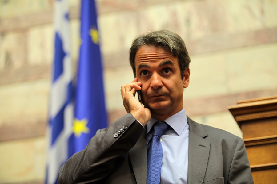 ΔΕΙΤΕ τον αρχι-βρωμιάρη!!! – Ο Κούλης σκουπίζει τις μύξες του και στη ...