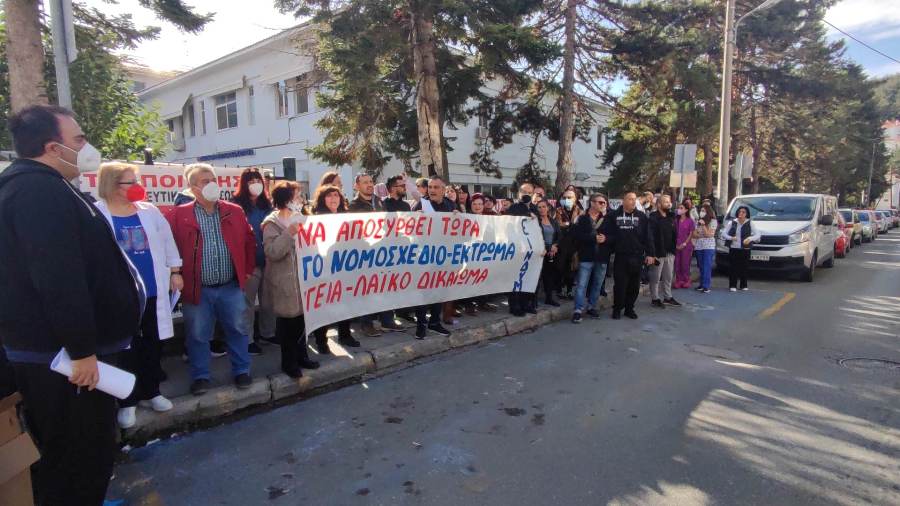 “ΠΛΕΥΡΗ ΑΚΟΥΣ, ΓΕΜΙΣΑΜΕ ΝΕΚΡΟΥΣ” ΦΩΝΑΞΑΝ ΑΝΕΜΒΟΛΙΑΣΤΟΙ ΥΓΕΙΟΝΟΜΙΚΟΙ ...