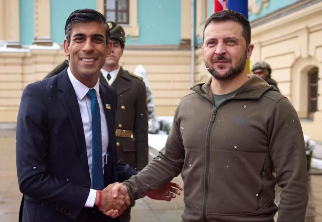 Δείτε χαρές! Στο χιονισμένο Κίεβο ο…χαλαρός Βρετανός πρωθυπουργός ...